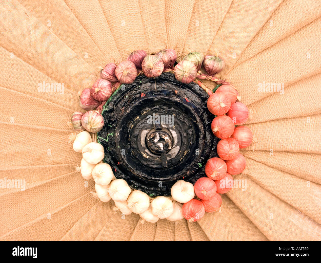 Cart wheel decorated with cloves of garlic and onions, Fuengirola ...