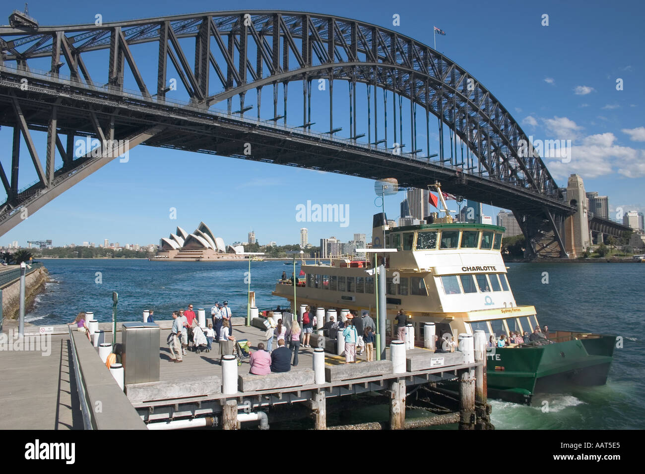 A ferry stops at Milsons Point on Sydney Harbour Stock Photo - Alamy