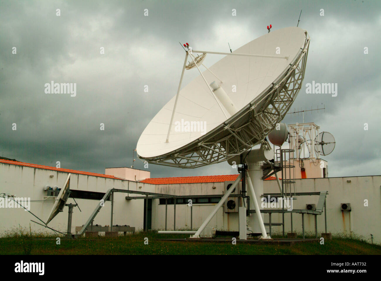 Communications and data relay hi-res stock photography and images - Alamy