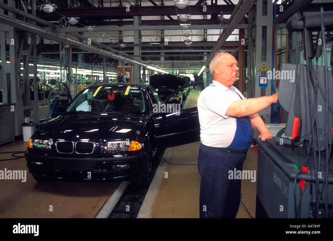 Bmw assembly line hi-res stock photography and images - Alamy