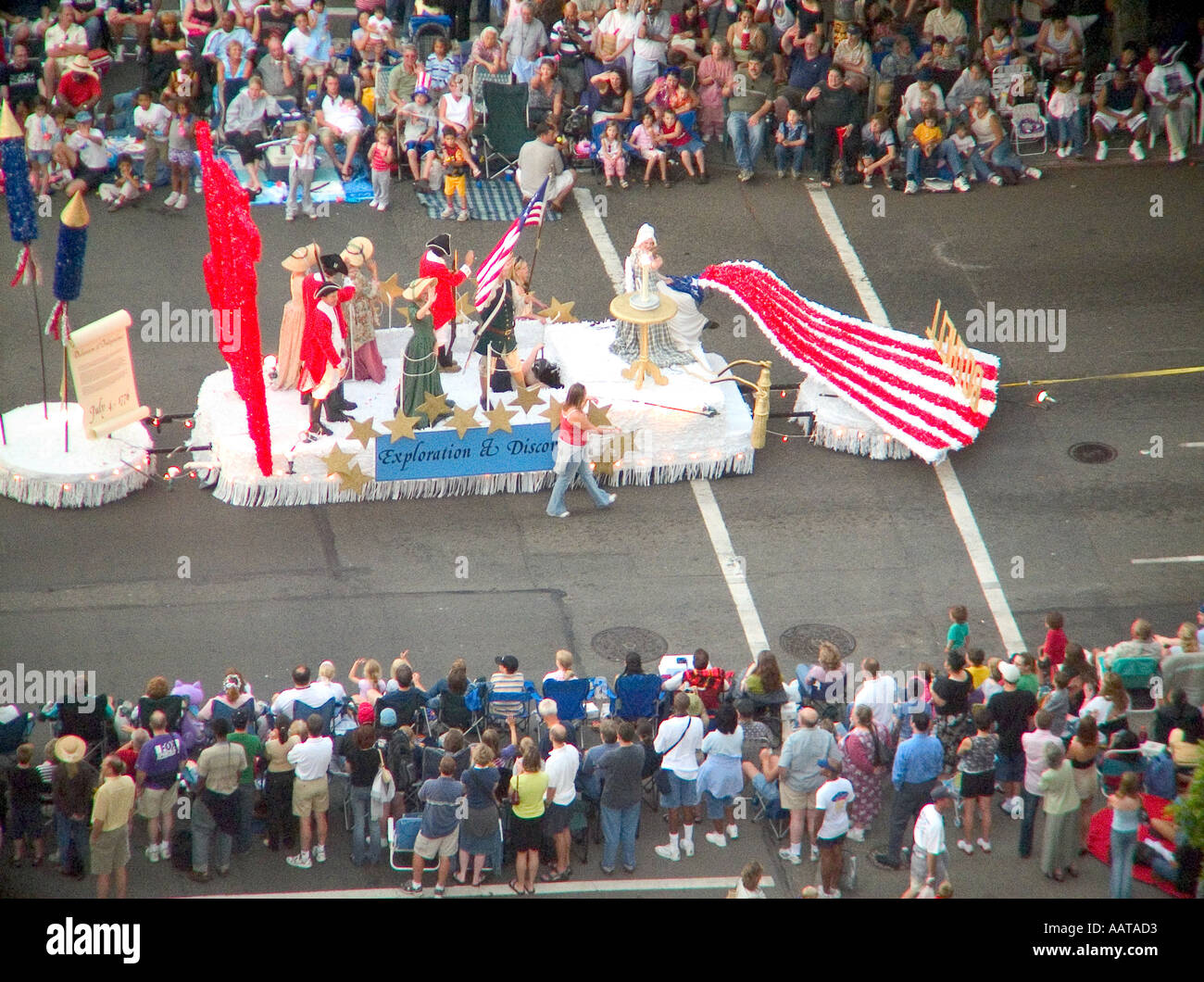 Patriotic float children american flag hi-res stock photography and ...