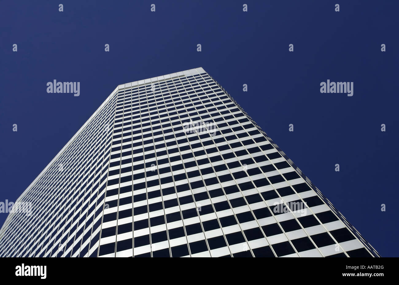 Pattern of windows on an office high-rise building Stock Photo - Alamy