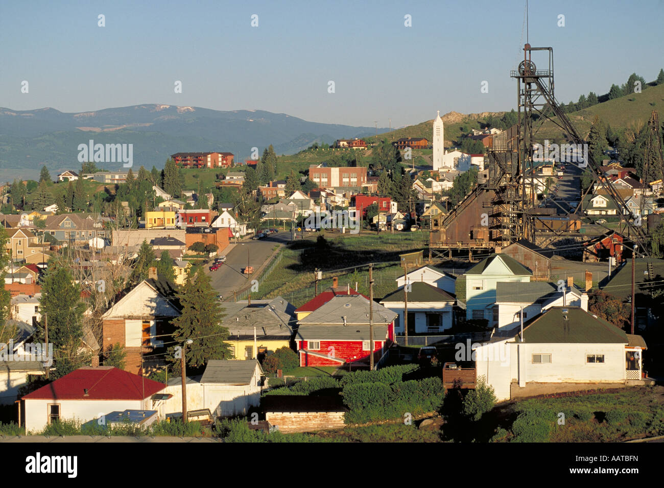 Elk263 4302 Montana Butte houses among old mine frames Stock Photo - Alamy