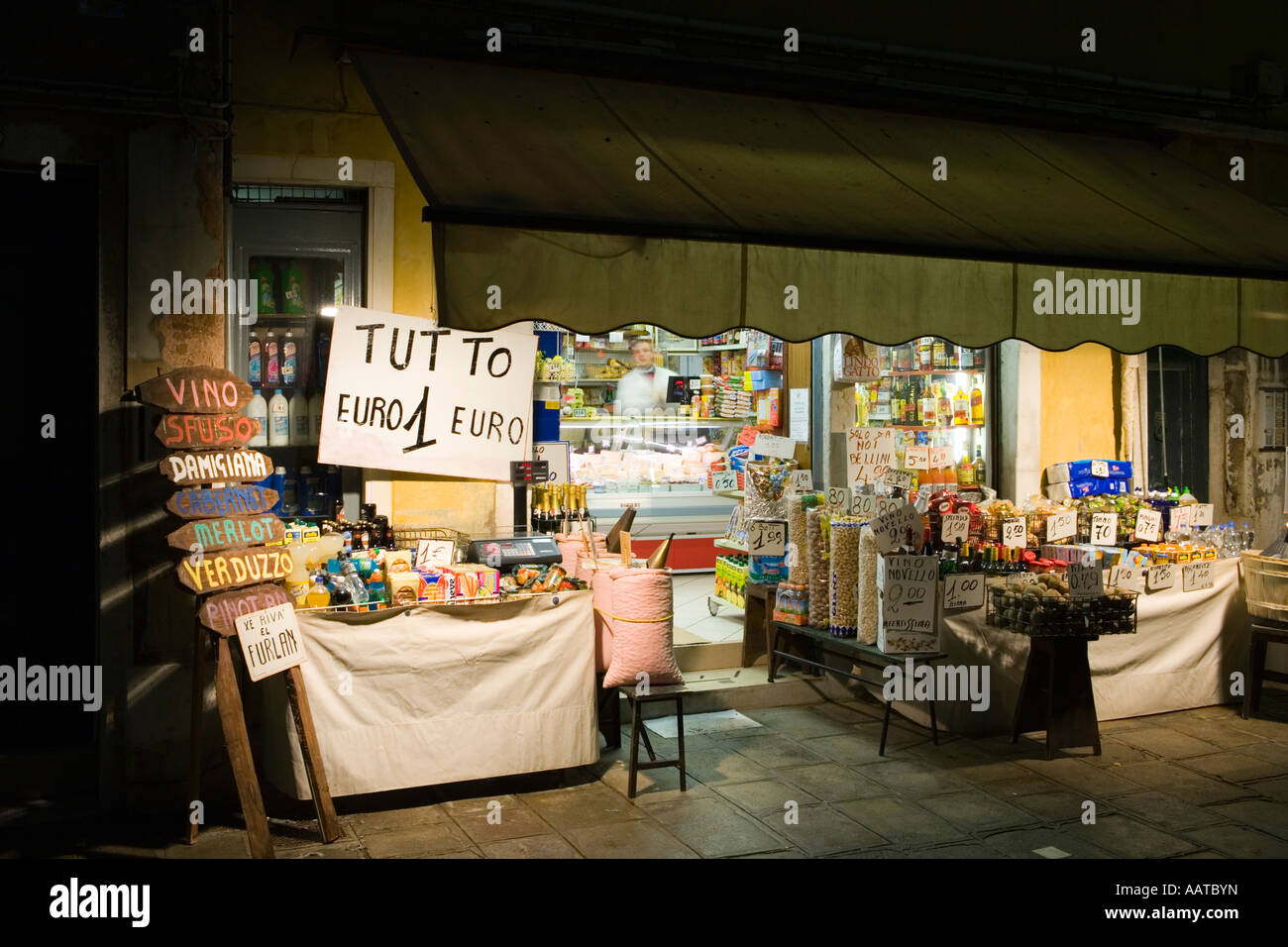 One euro shop hi-res stock photography and images - Alamy