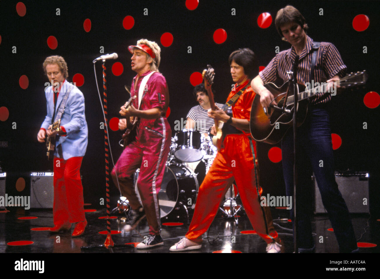 Rod Stewart singer and group in performance PER0072 Stock Photo - Alamy