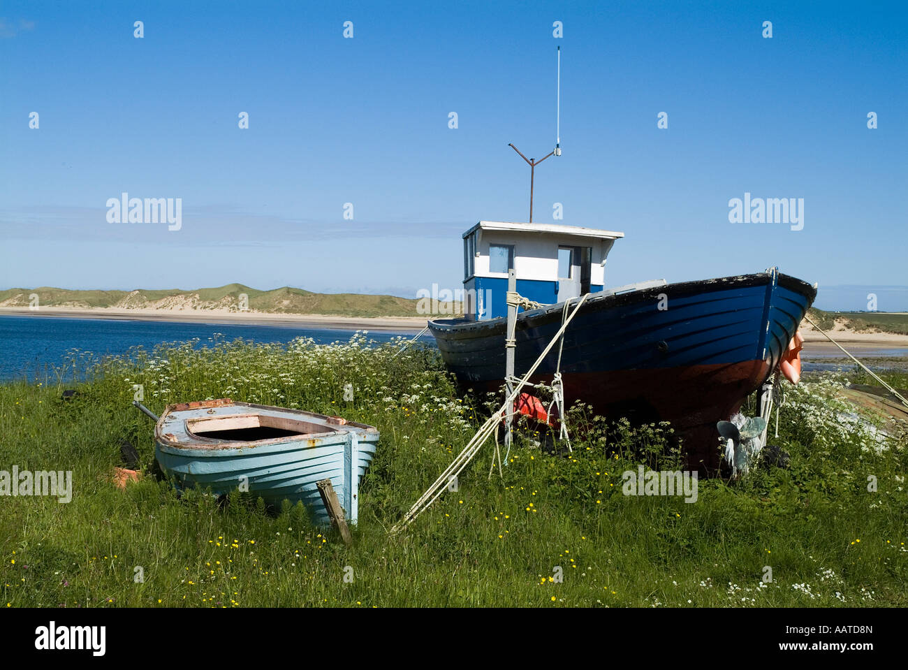 dh Castletown harbour CASTLETOWN CAITHNESS Fishing boats beached Dunnet ...