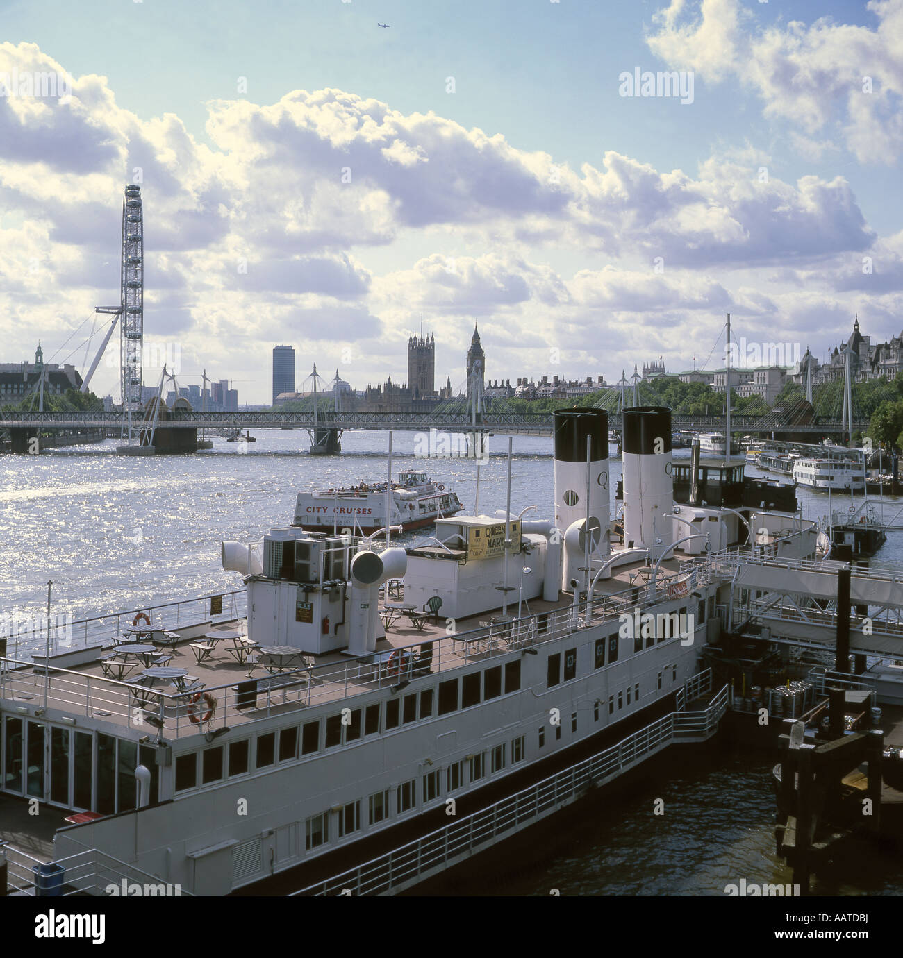 London charing cross ship hi-res stock photography and images - Alamy