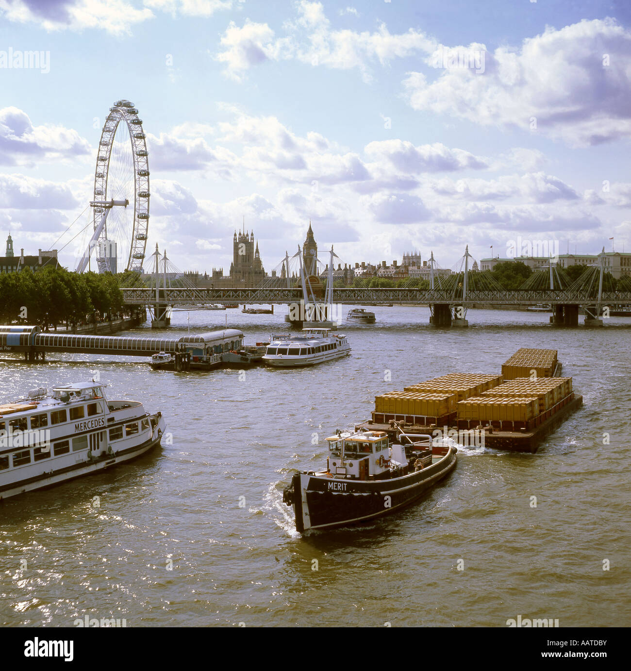 London tug boat hi-res stock photography and images - Alamy