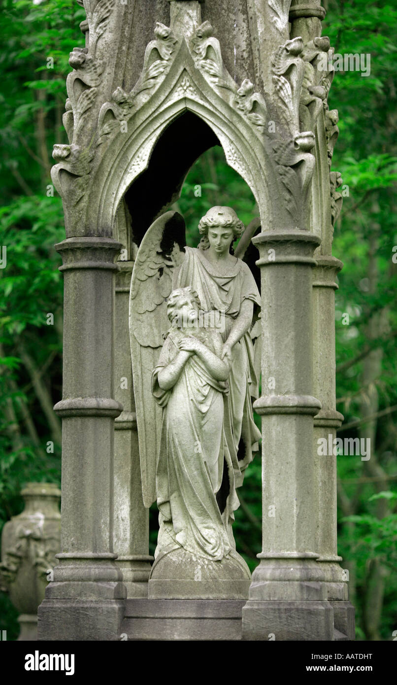 angels carved in stone to mark a grave Stock Photo - Alamy