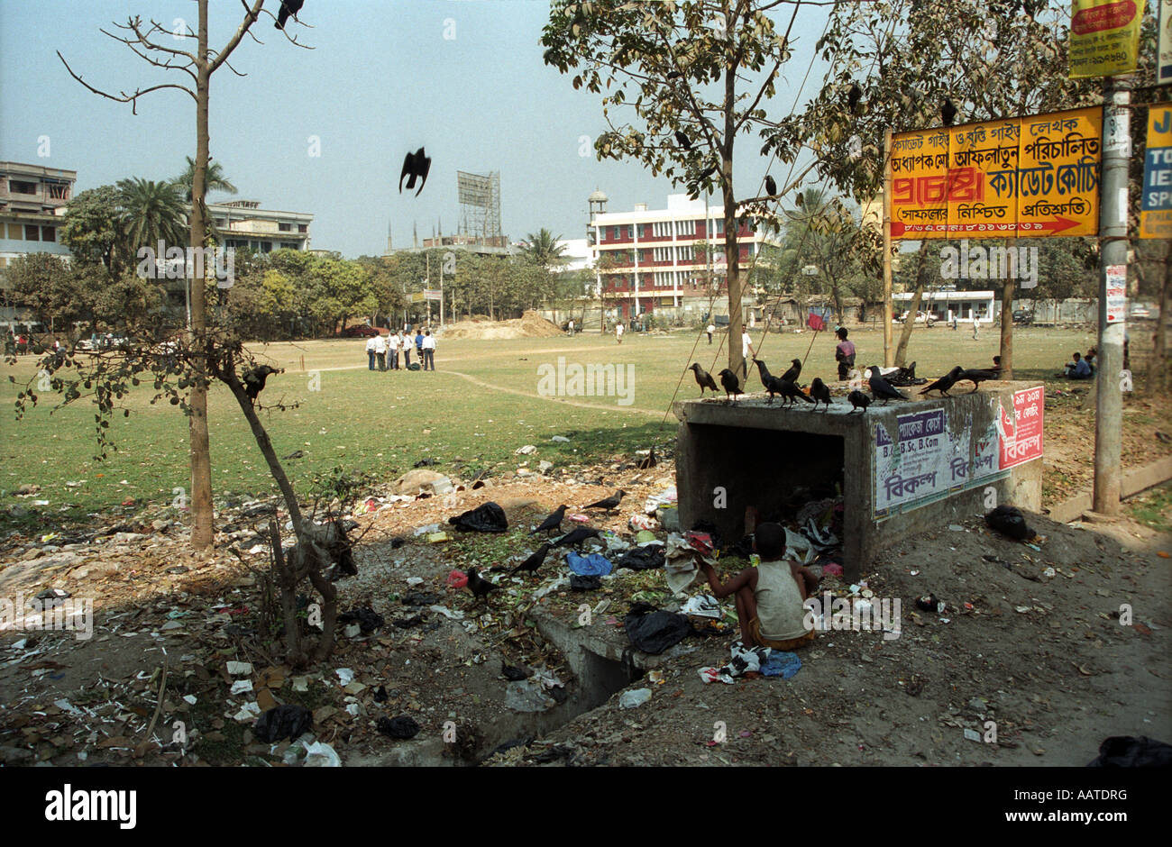 Bangladesh children poverty food hi-res stock photography and images ...