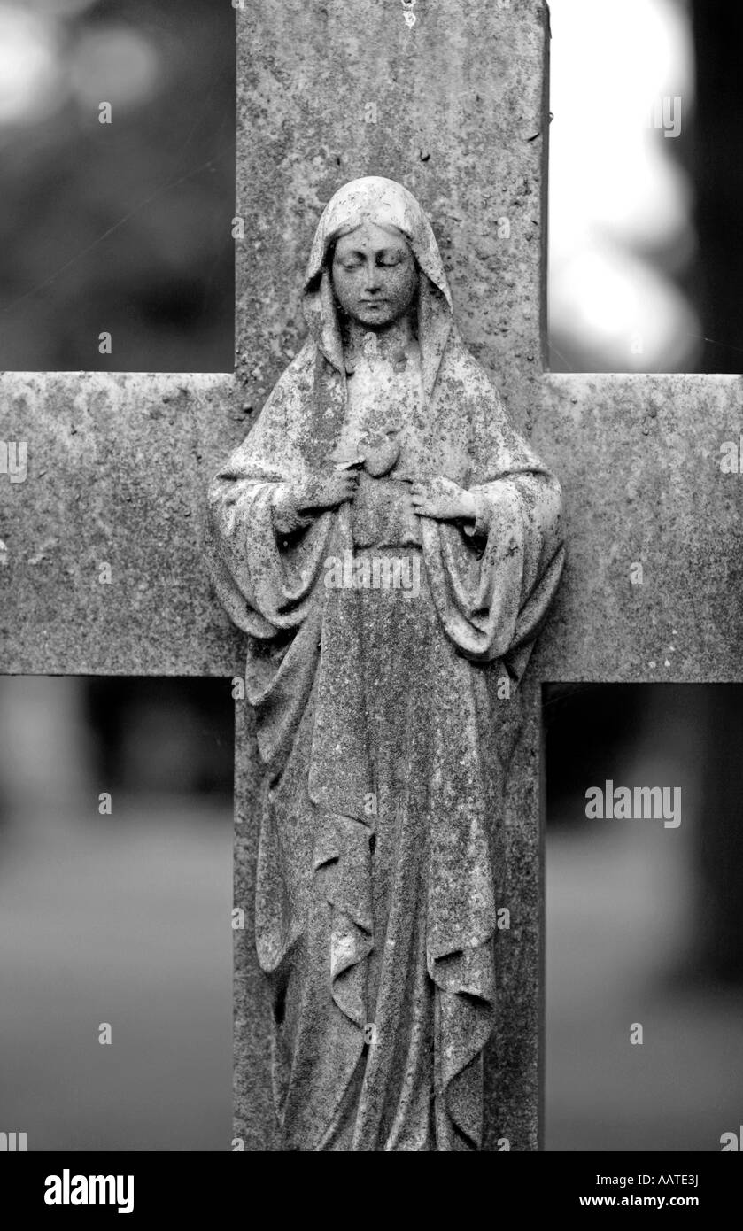 Bleeding statue hi-res stock photography and images - Alamy