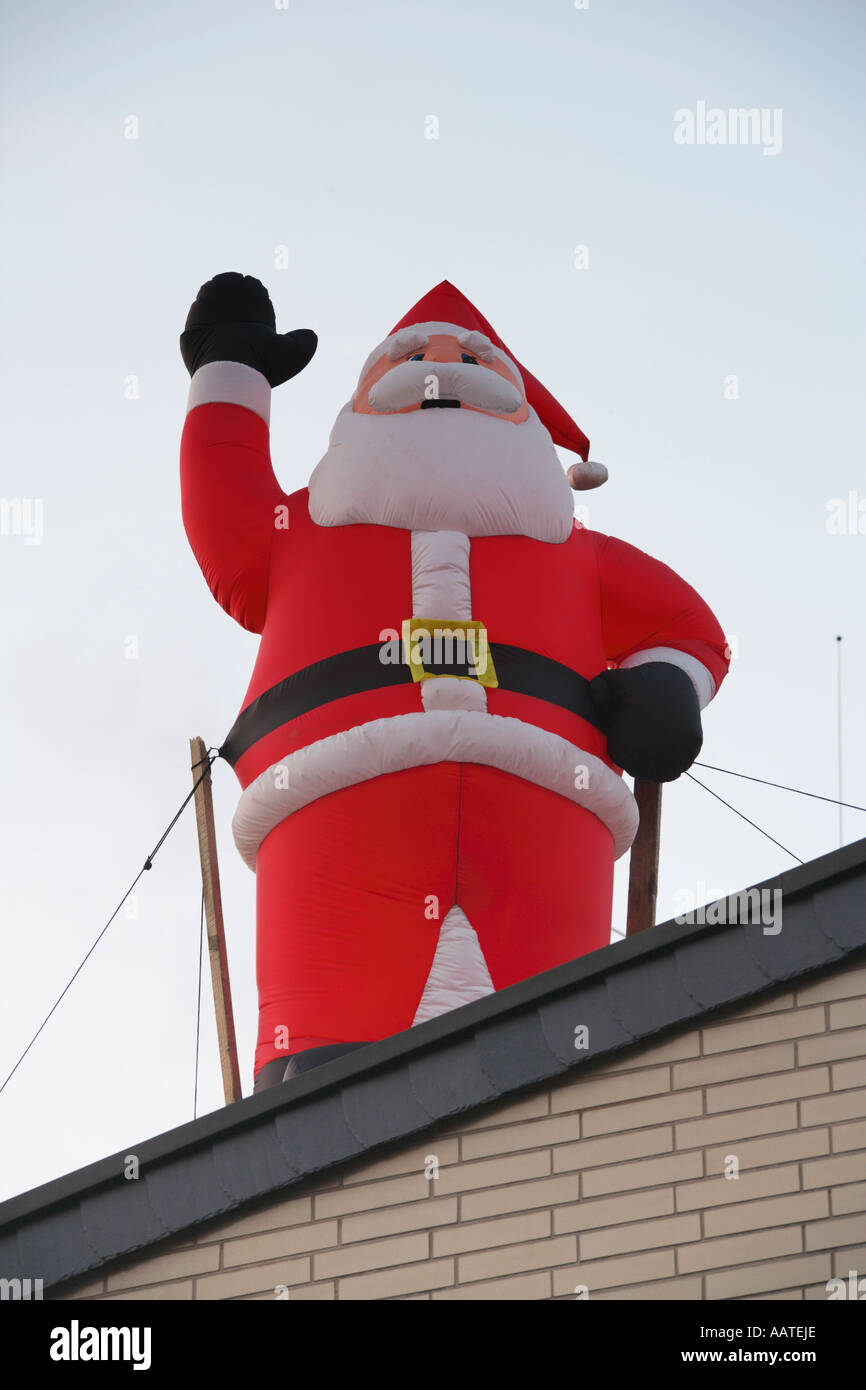 Santa claus on rooftop hi-res stock photography and images - Alamy