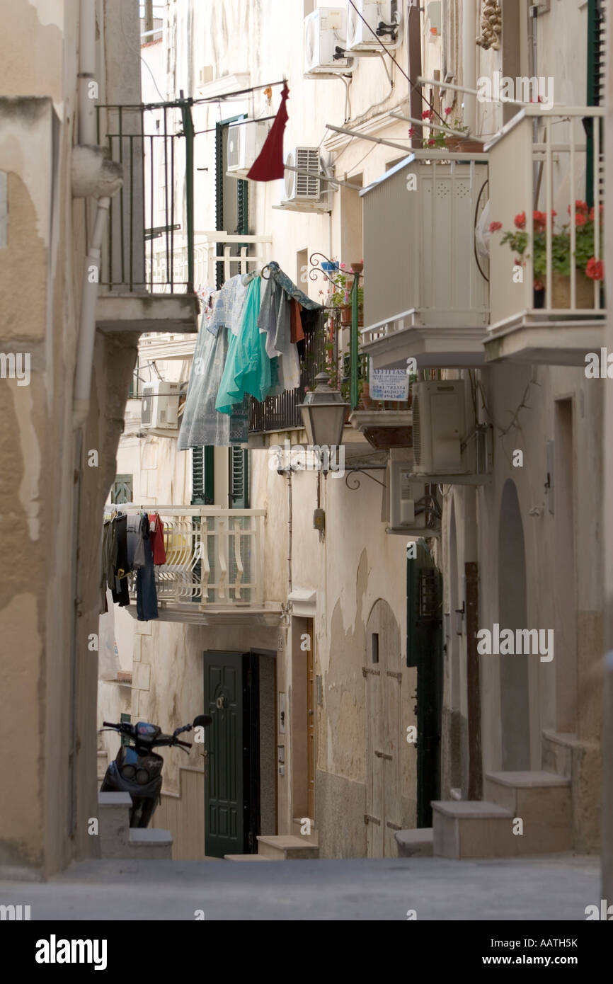 Street in Vieste, Gargano, Puglia, Italy Stock Photo - Alamy