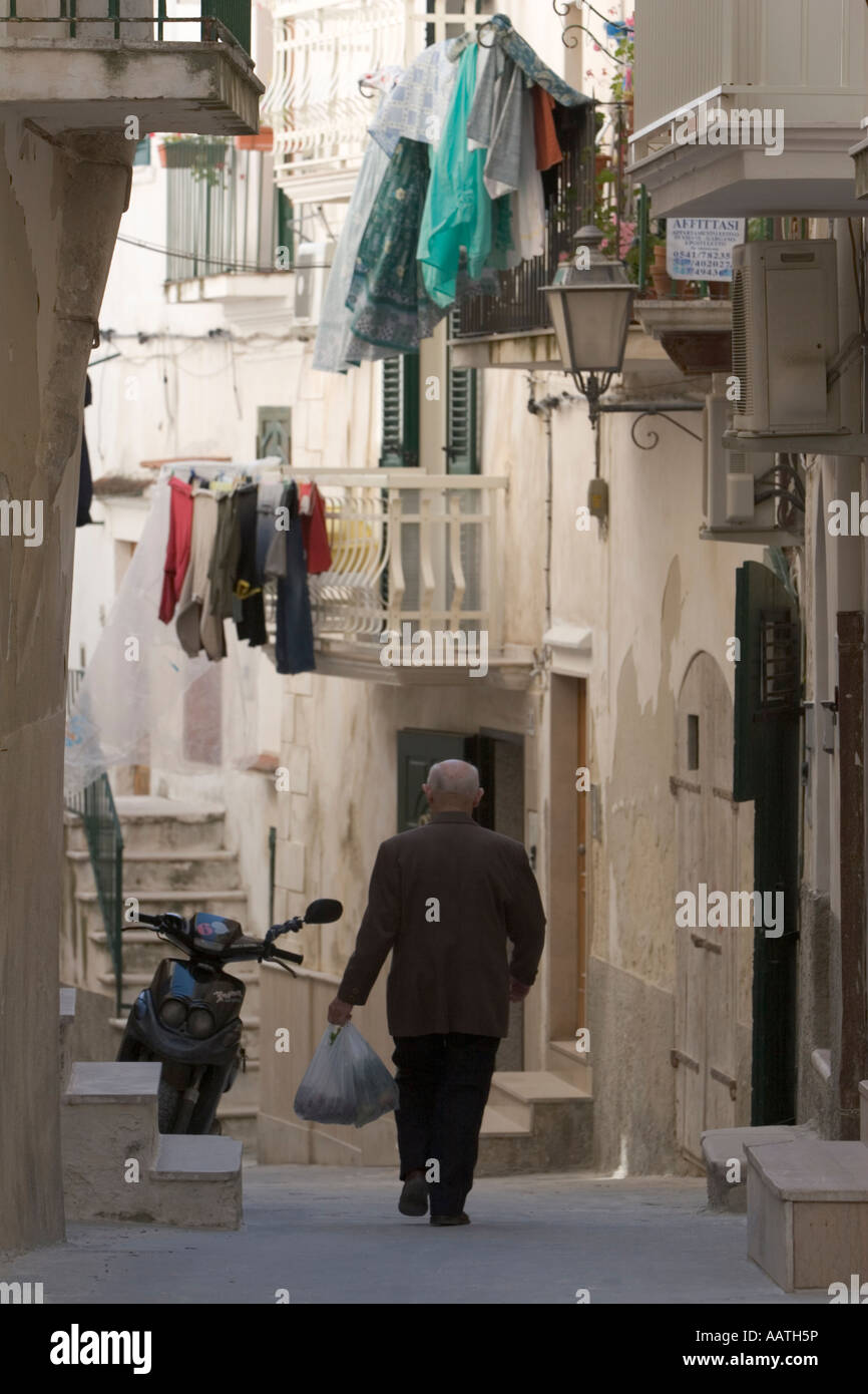 Street in Vieste, Gargano, Puglia, Italy Stock Photo - Alamy