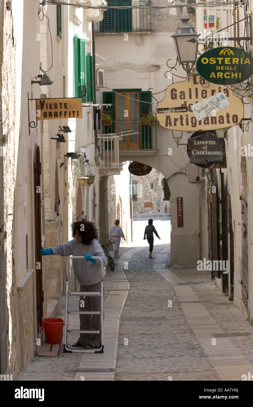 Street in Vieste, Gargano, Puglia, Italy Stock Photo - Alamy