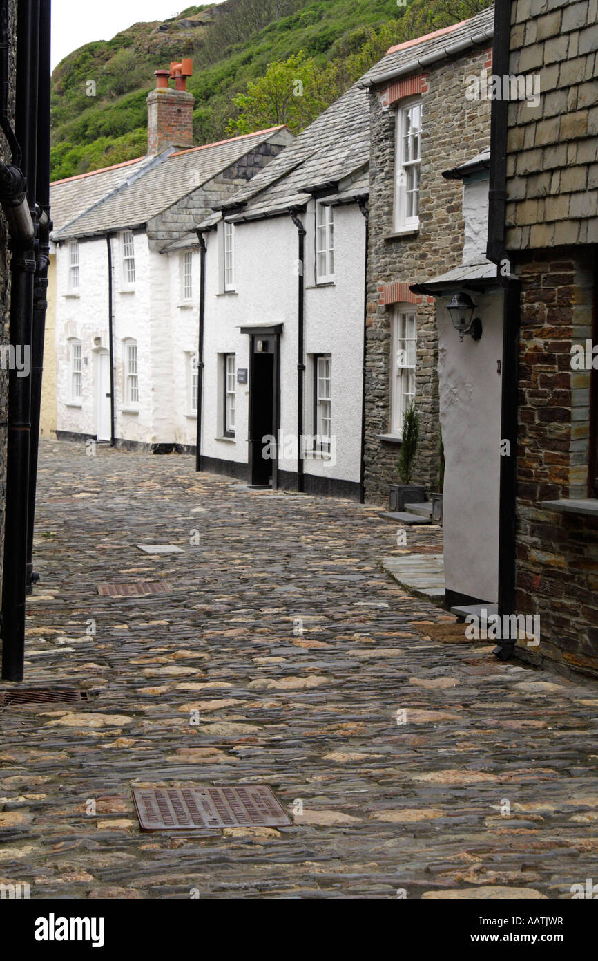 Cornwall stone cottages cobbled street hi-res stock photography and ...