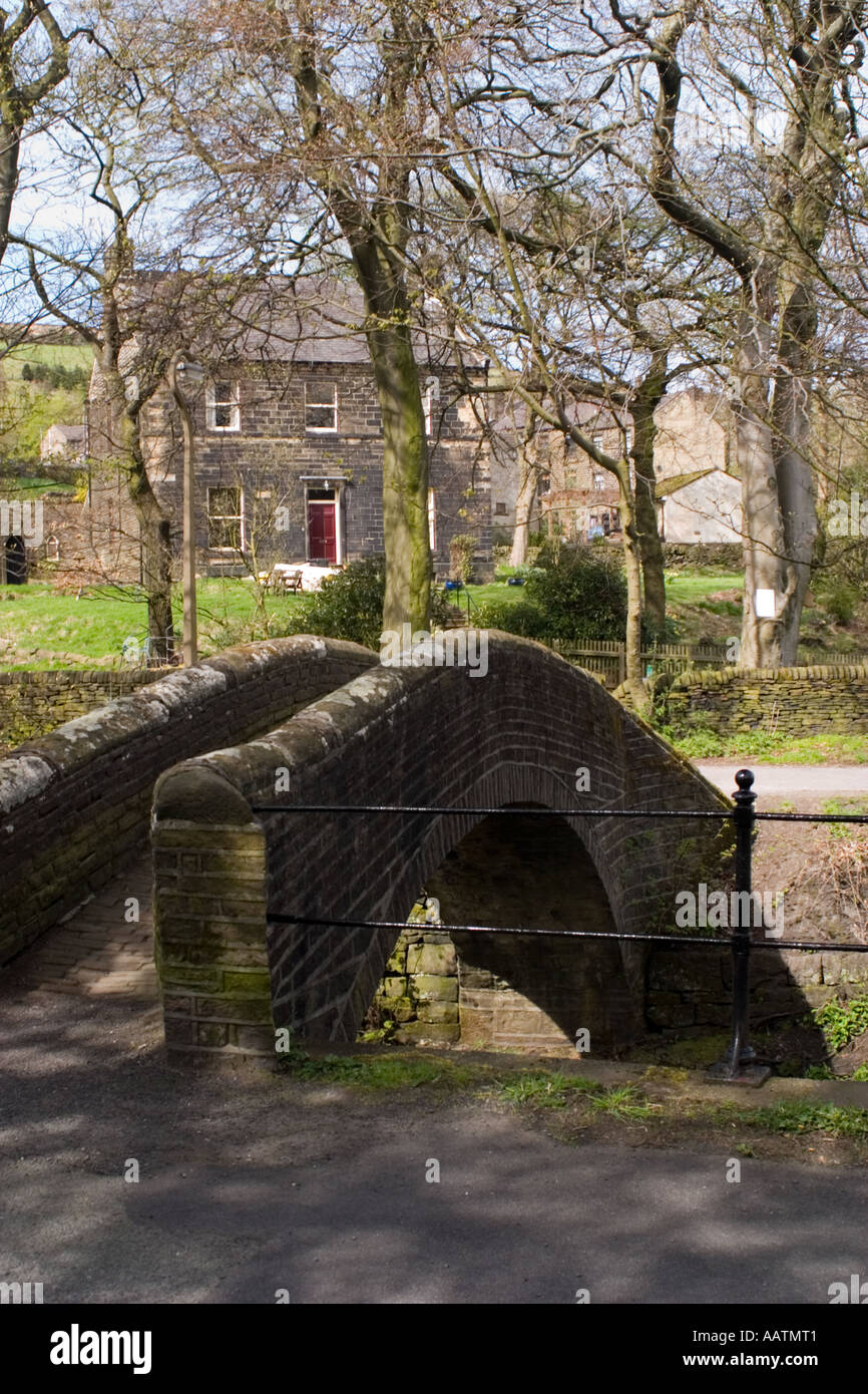 River colne bridge hi-res stock photography and images - Alamy