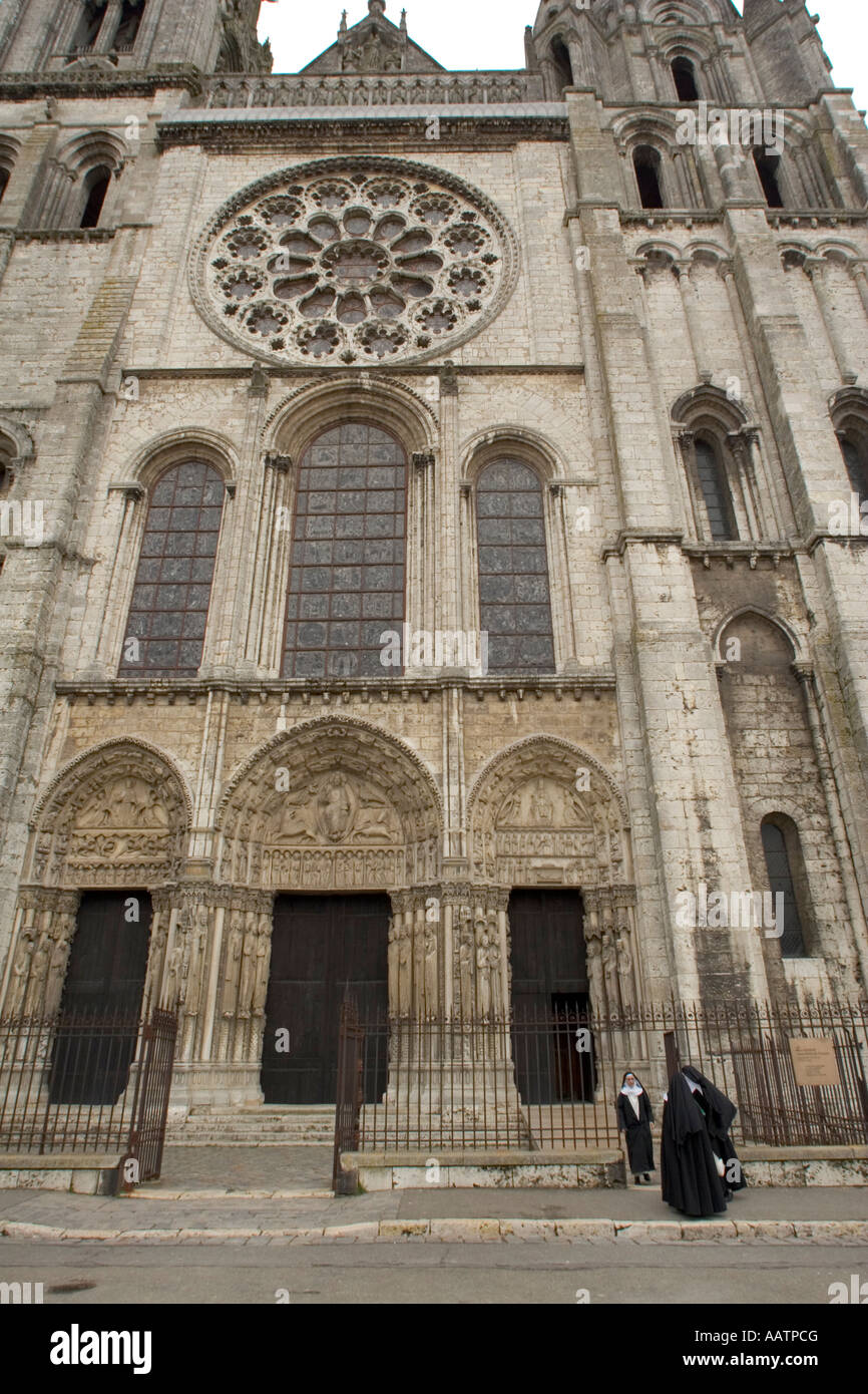 Chartres cathedral, rose window above main entrance, France Stock Photo ...