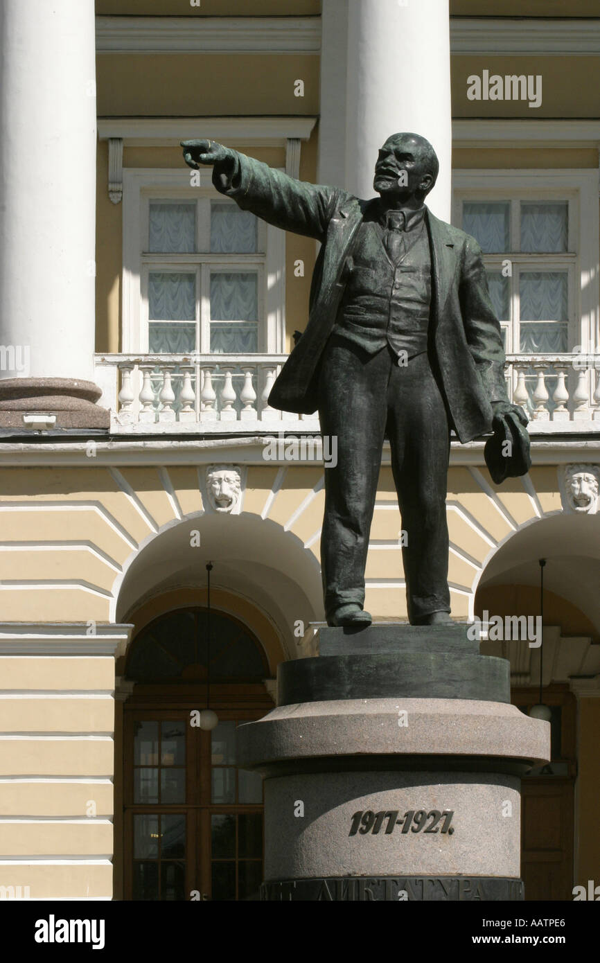 Russia St Petersburg Lenin statue Smolny Stock Photo - Alamy