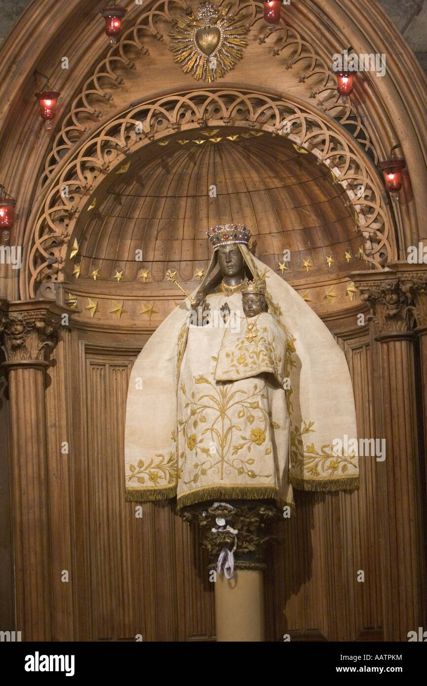 Statue saint chartres cathedral hi-res stock photography and images - Alamy