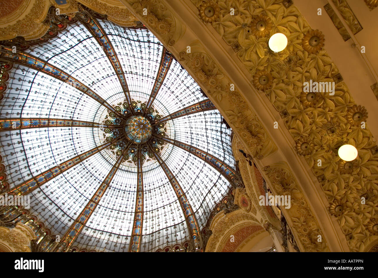 dome ceiling of Galeries Lafayette, Paris France Stock Photo - Alamy