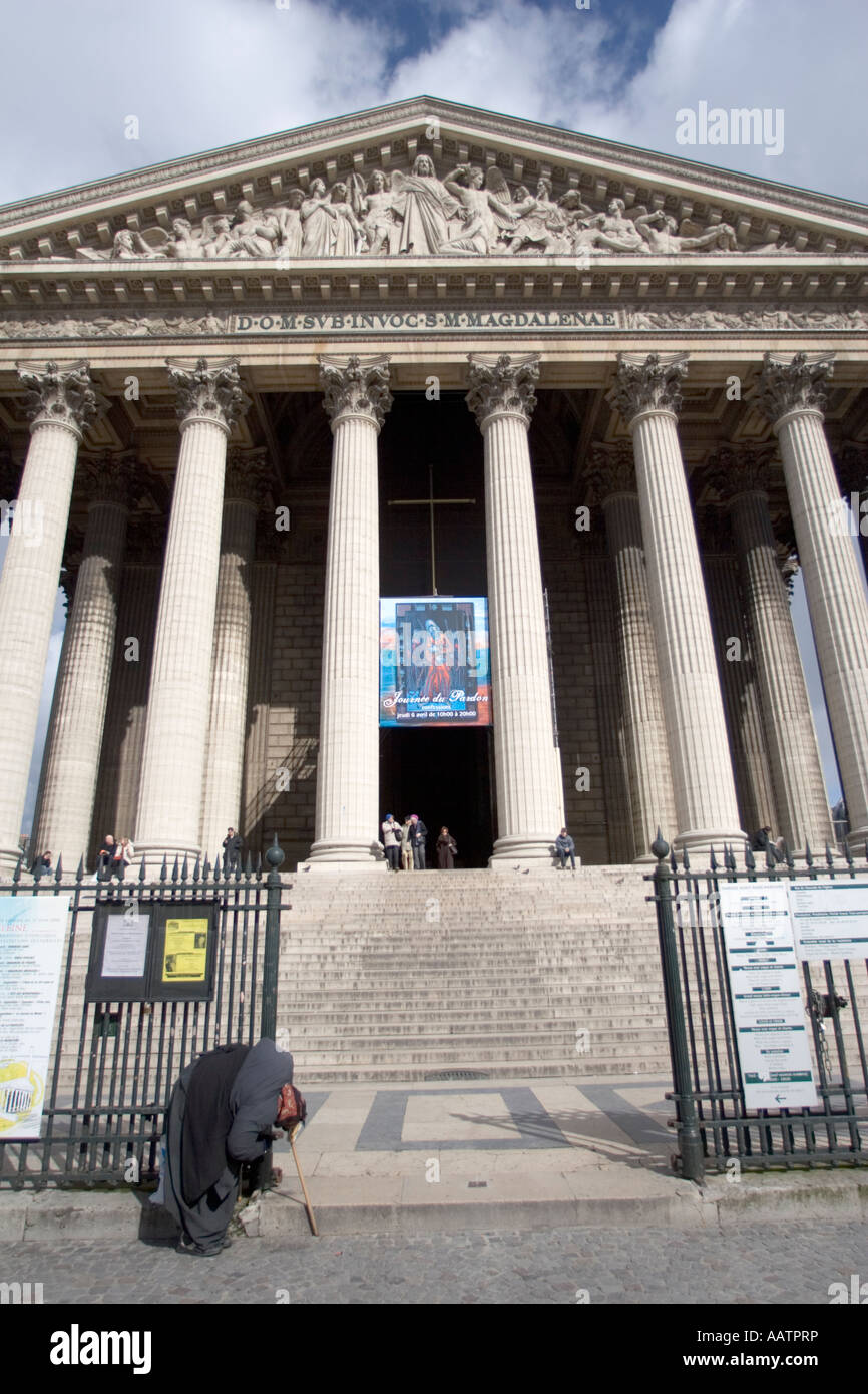 begging outside public building in Paris Stock Photo - Alamy