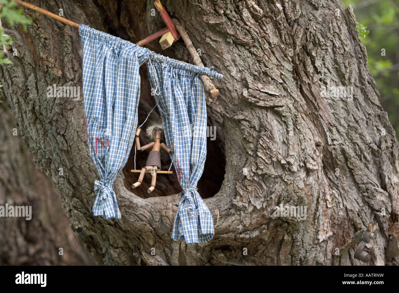 Puppet theatre tree hi-res stock photography and images - Alamy