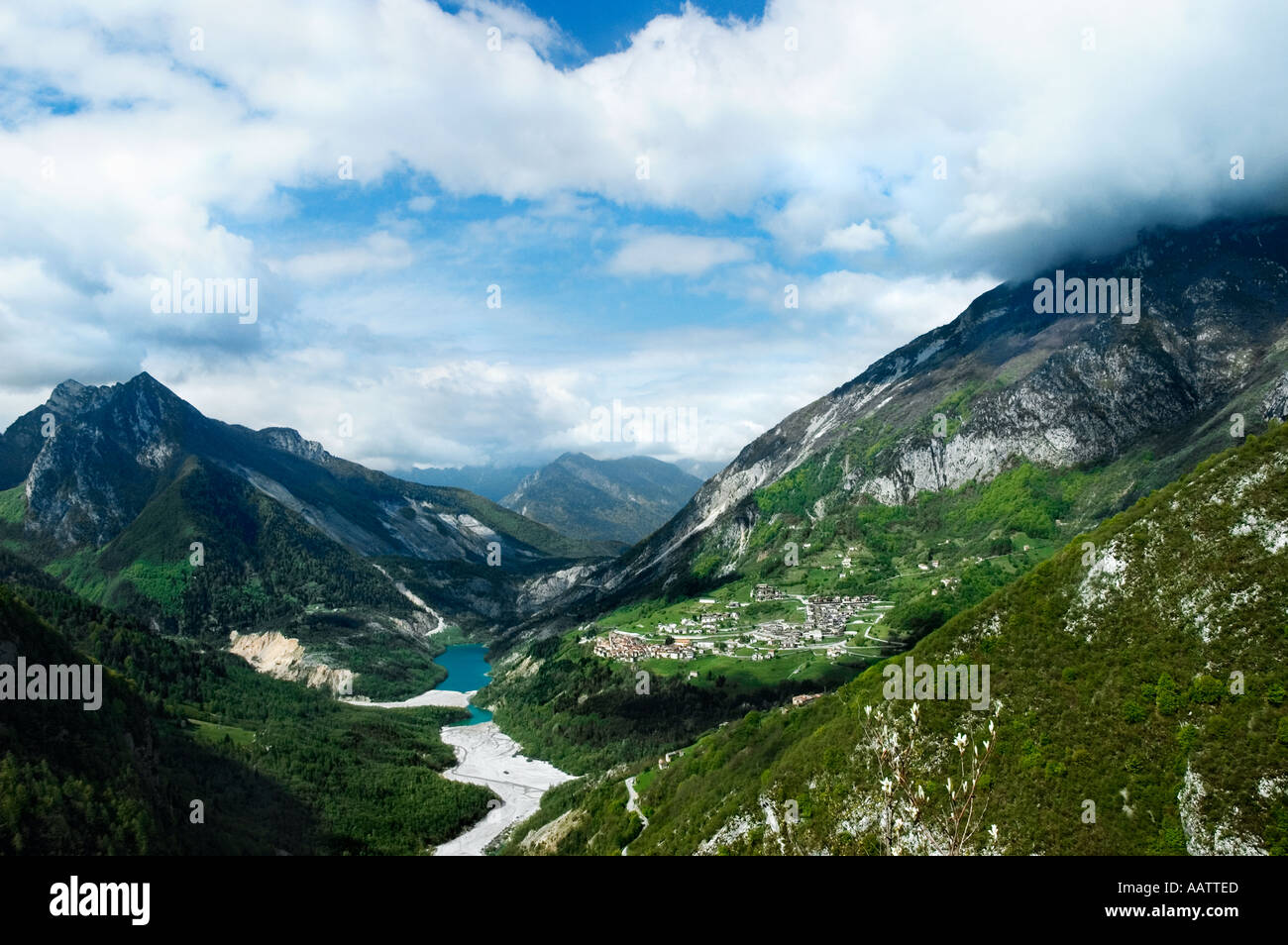 Disaster longarone dam High Resolution Stock Photography and Images - Alamy