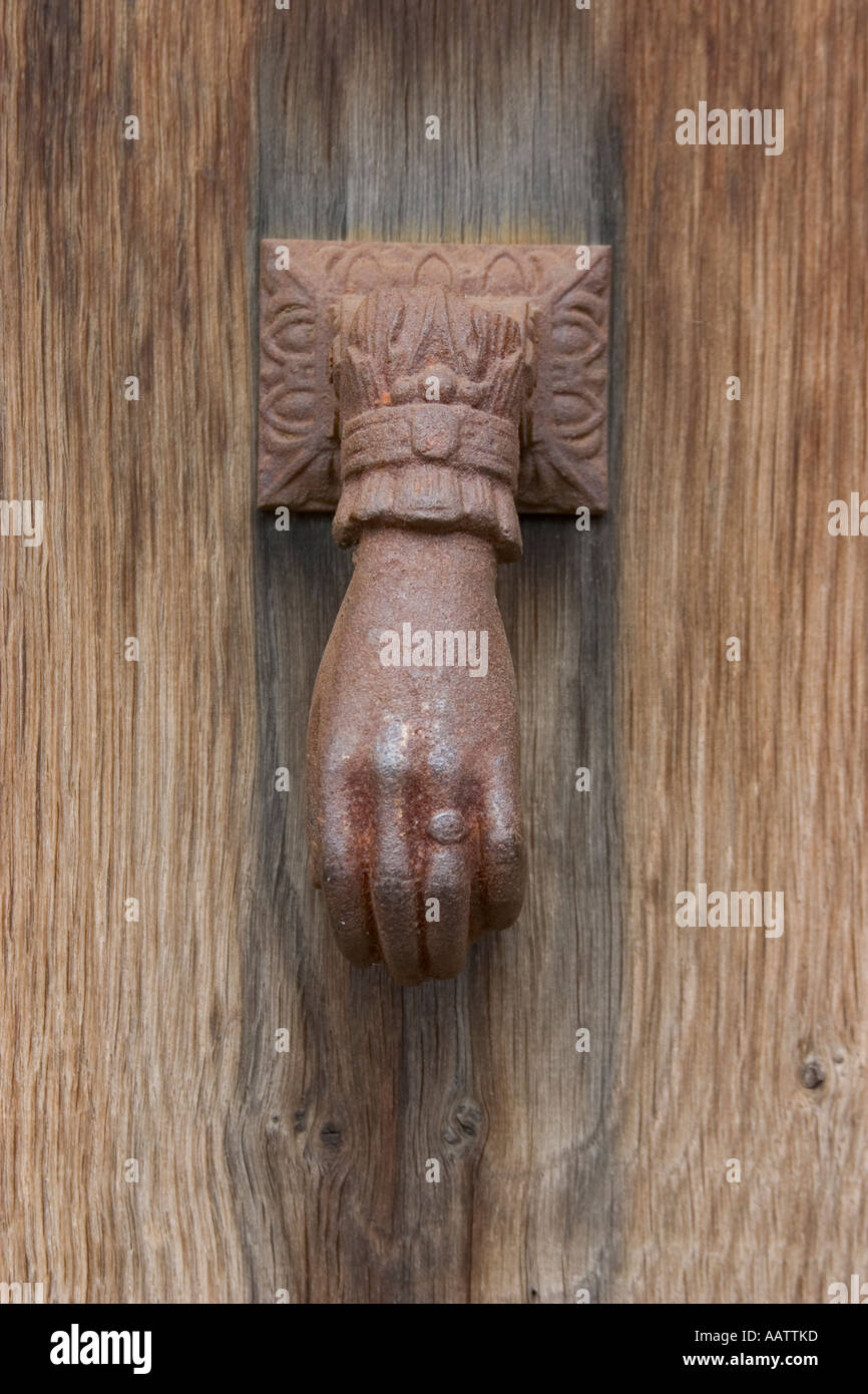 Knock on door scary hi-res stock photography and images - Alamy
