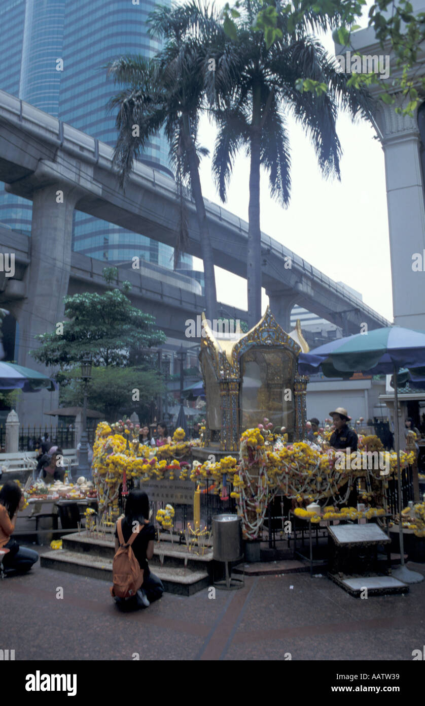 erawan shrine bangkok Stock Photo - Alamy