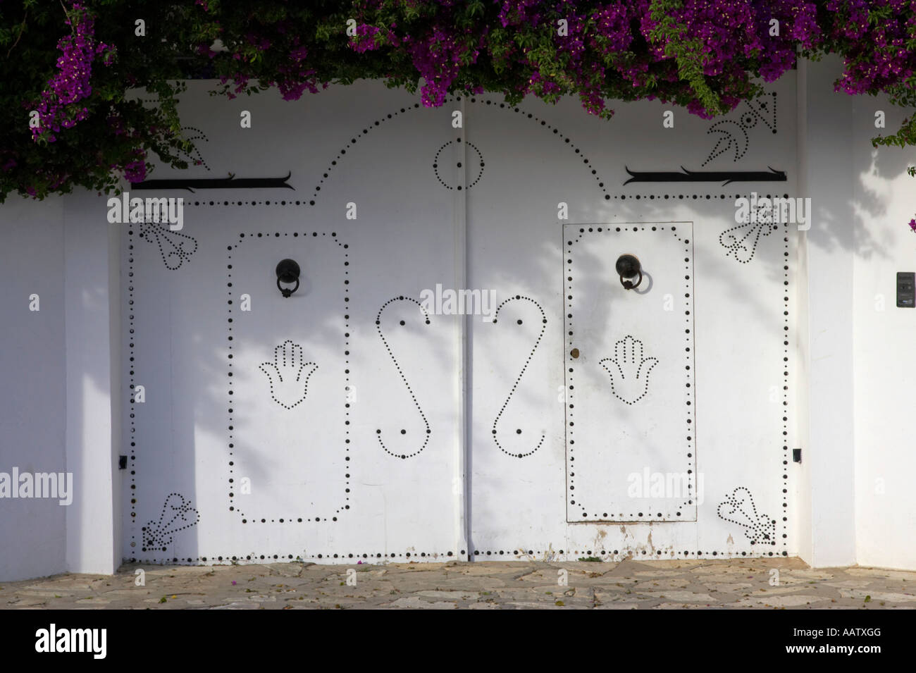 White gates hi-res stock photography and images - Alamy