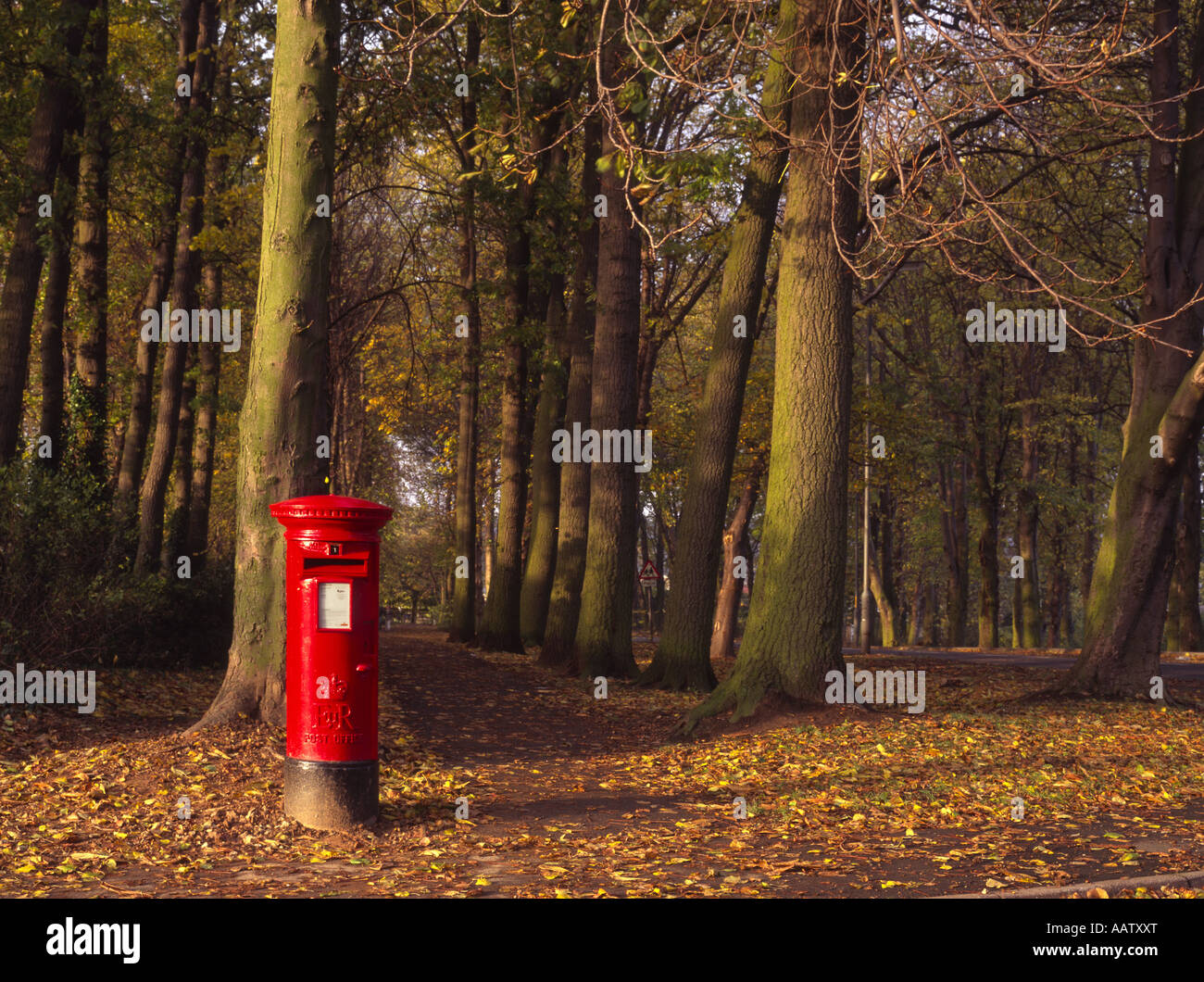 Red pillar box hi-res stock photography and images - Alamy