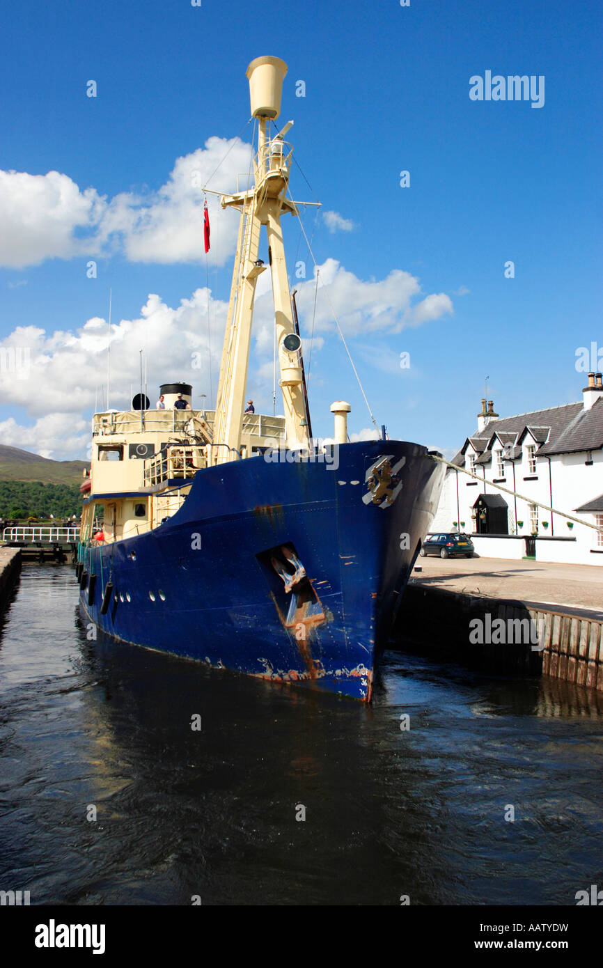 Ship in a lock at fort william scotland Stock Photo - Alamy