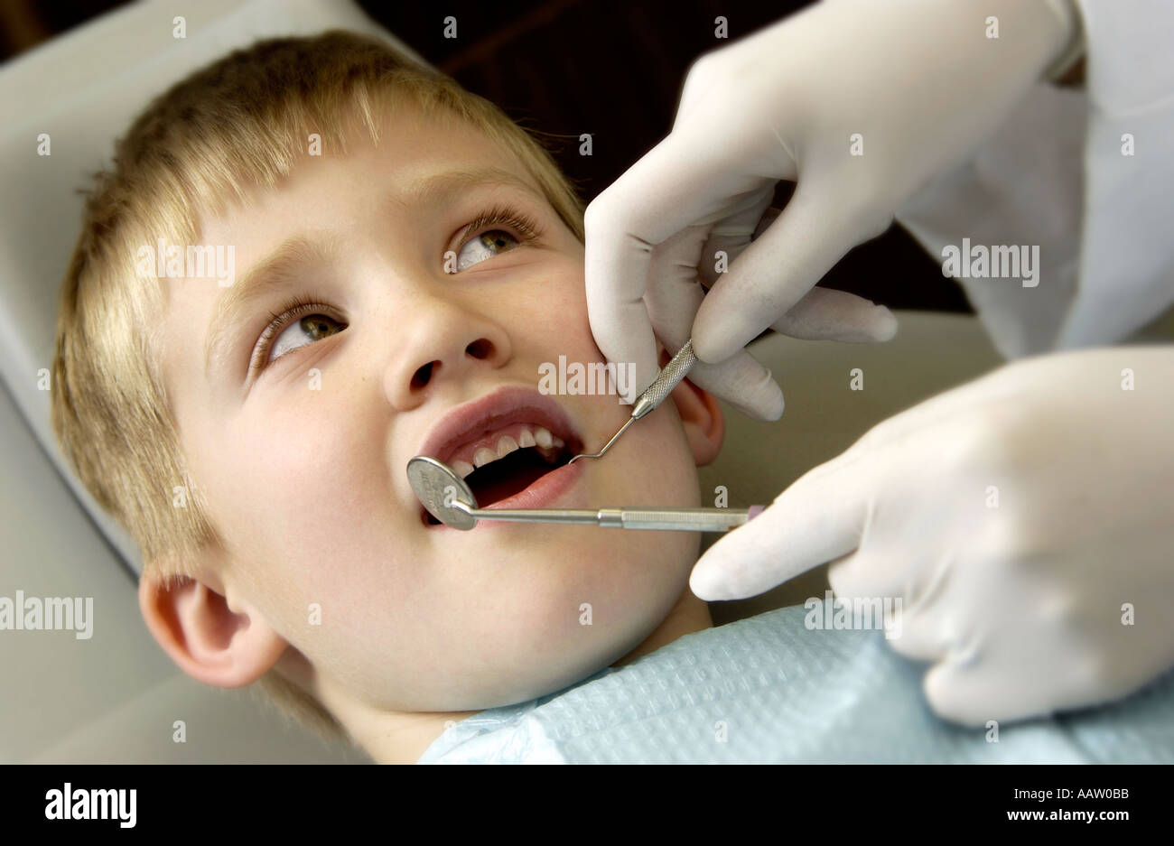 Child getting dental exam hi-res stock photography and images - Alamy