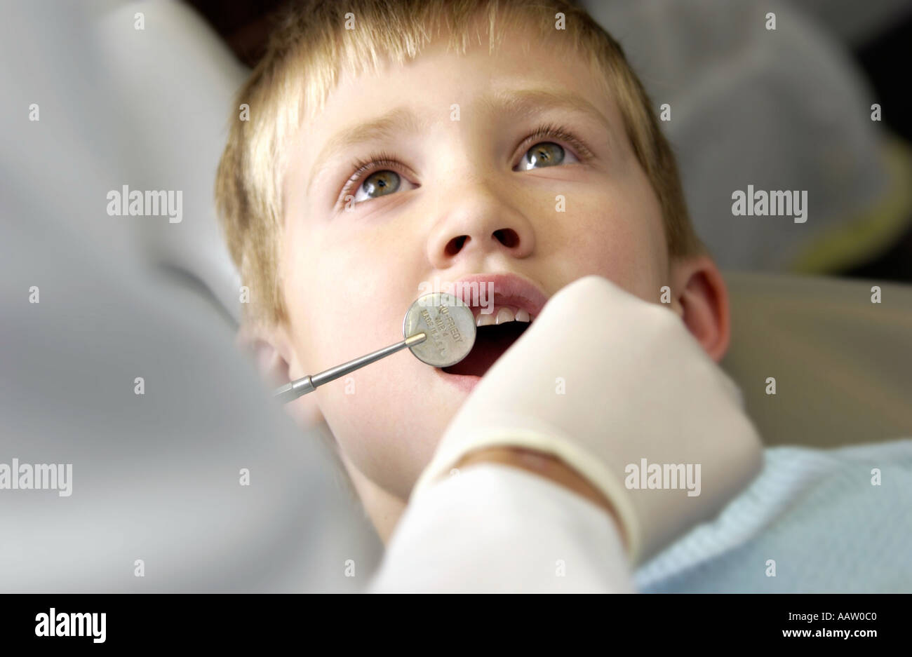 Child getting dental exam hi-res stock photography and images - Alamy