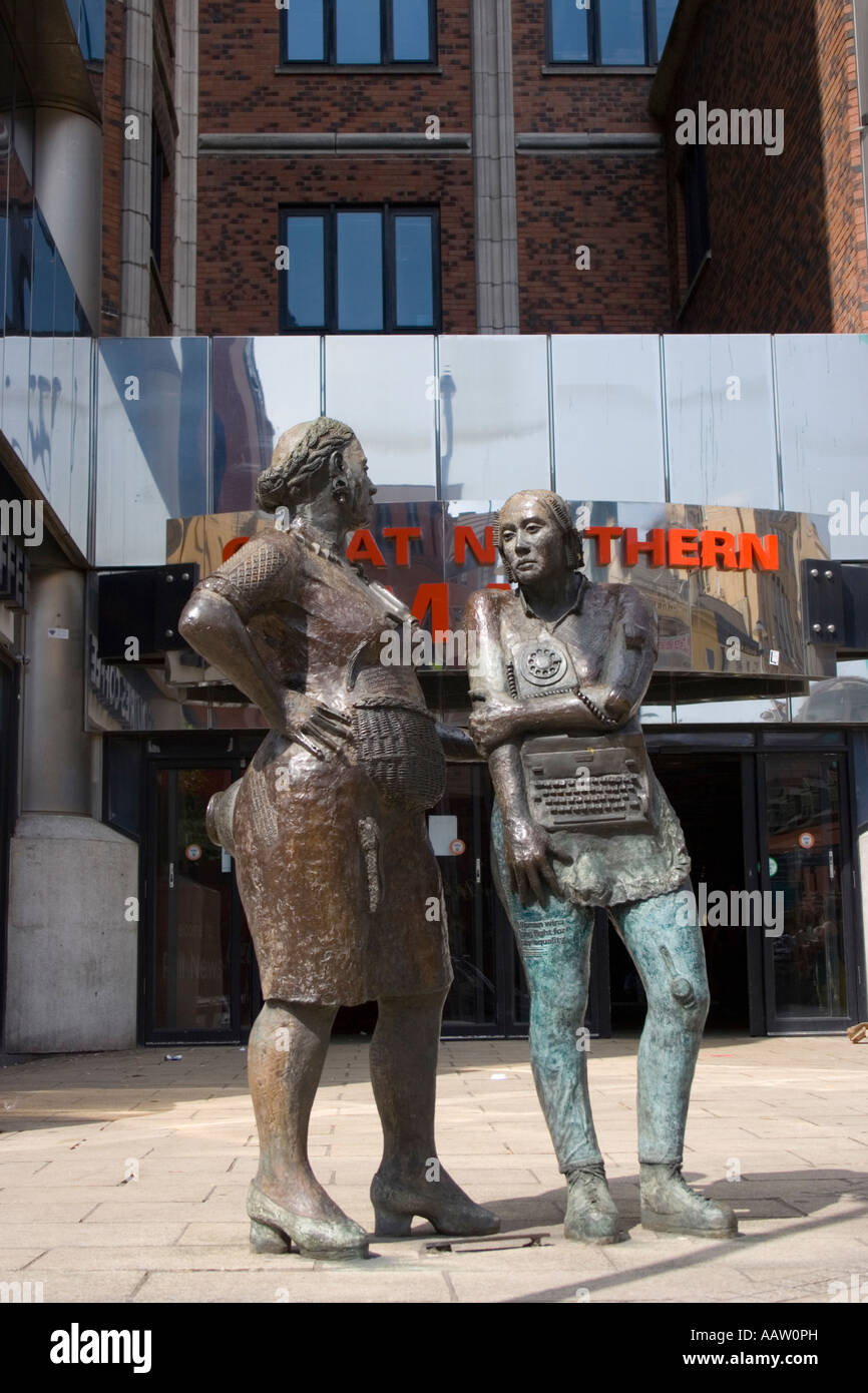 The belfast street women hi-res stock photography and images - Alamy