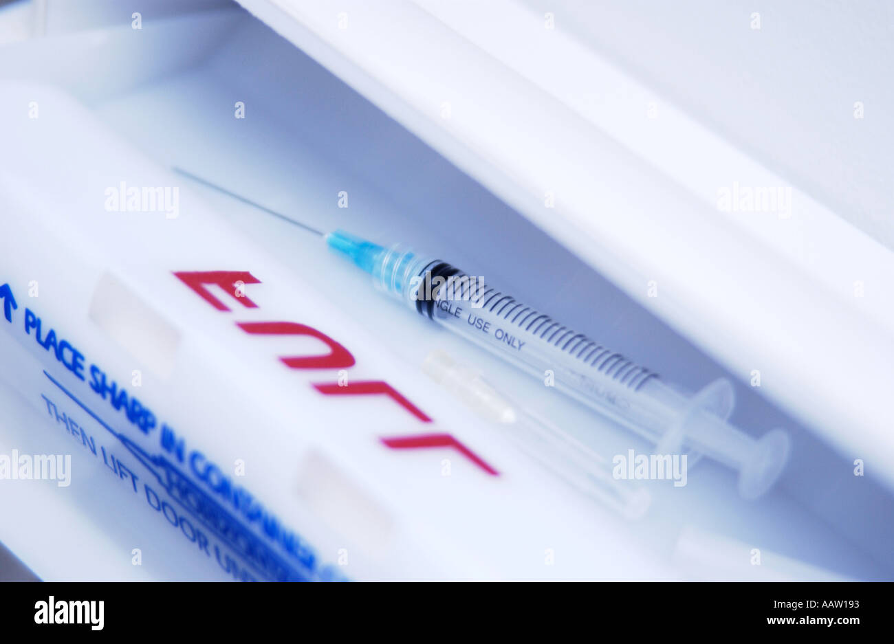 Disposal of syringe Stock Photo - Alamy