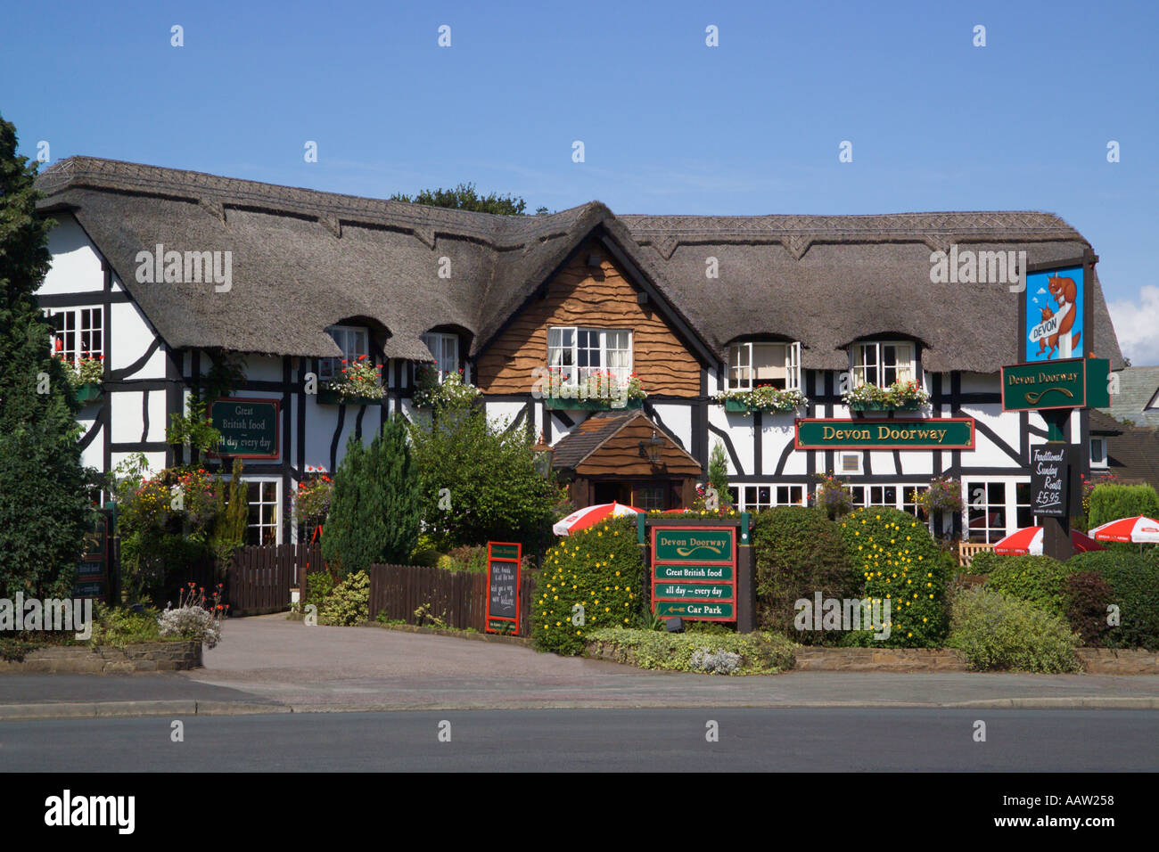 "Devon Doorway" Thatched Pub Heswall Wirral England Stock Photo - Alamy