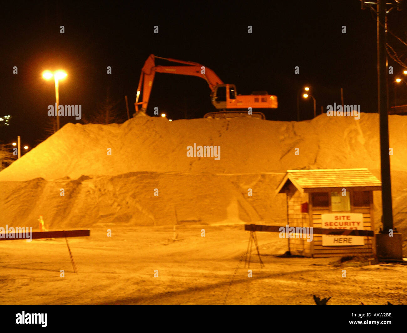 CONSTRUCTION SITE AT NIGHT Stock Photo - Alamy