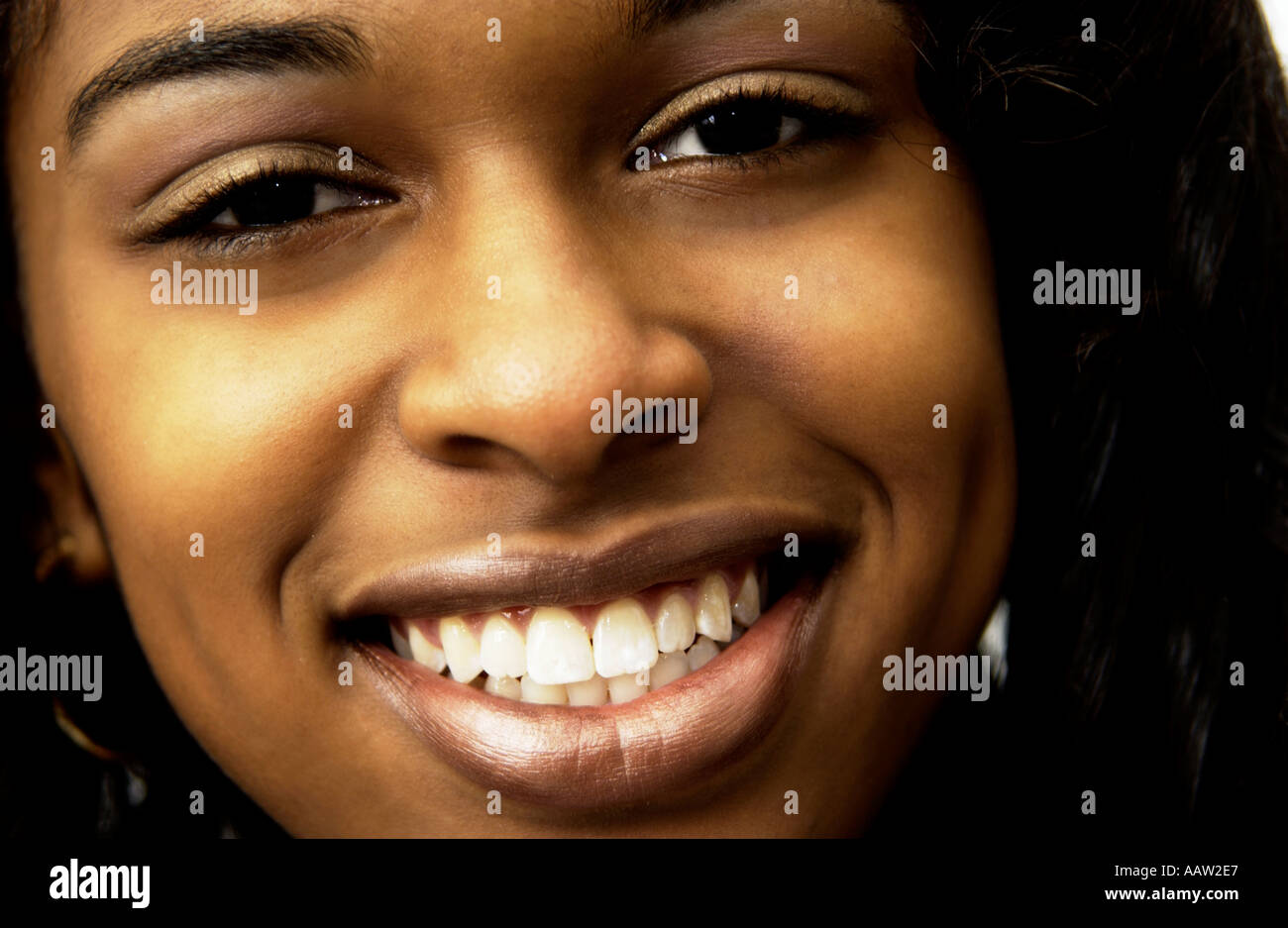 African American woman smiling Stock Photo - Alamy