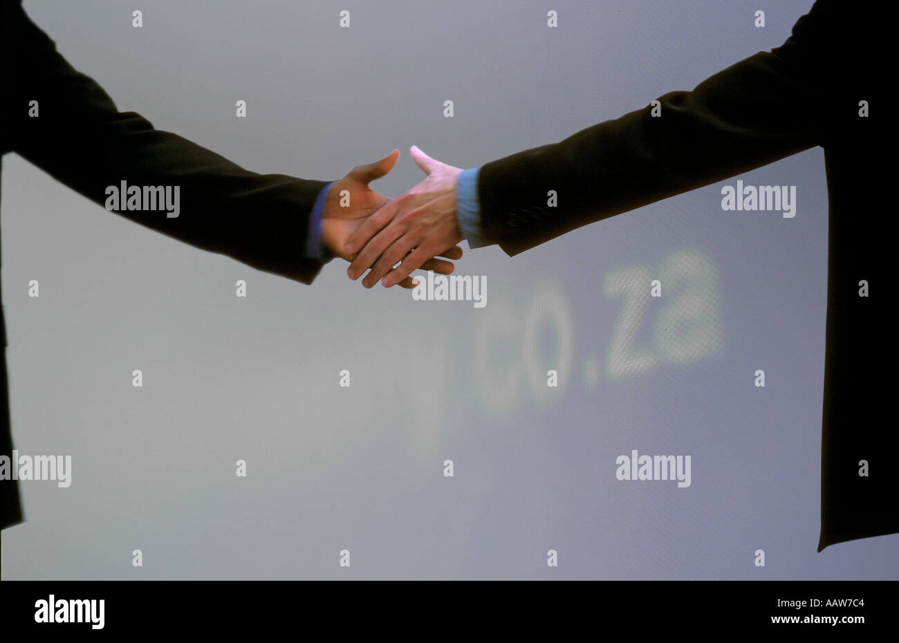 African men handshake south africa hi-res stock photography and images ...