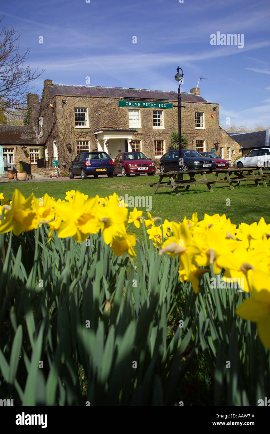 Grove ferry public house in kent on the river stour Stock Photo - Alamy