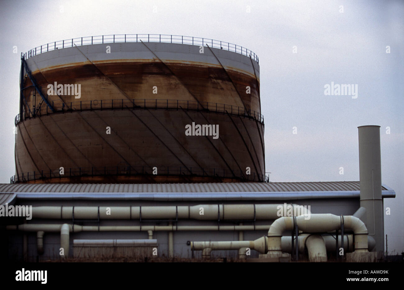 Gasometer gas tank container storage hi-res stock photography and ...