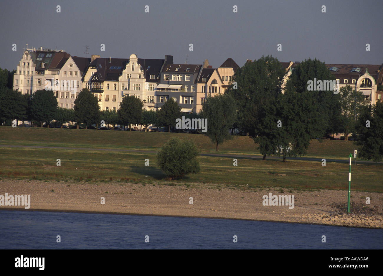 River rhine dusseldorf hi-res stock photography and images - Alamy
