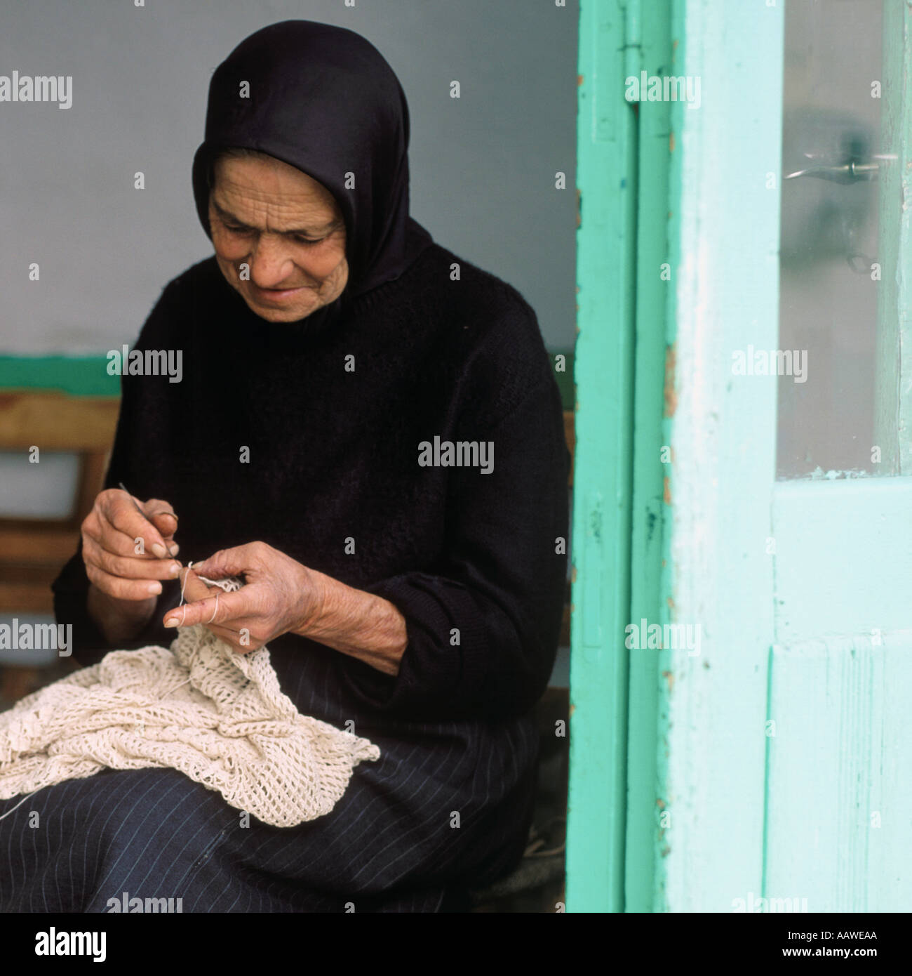 OLD LADY MAKING LACE Stock Photo - Alamy