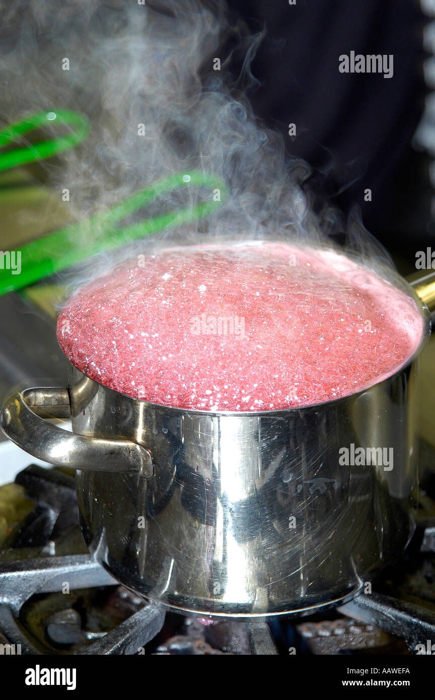 Pan of steaming red sauce on a stove Stock Photo - Alamy