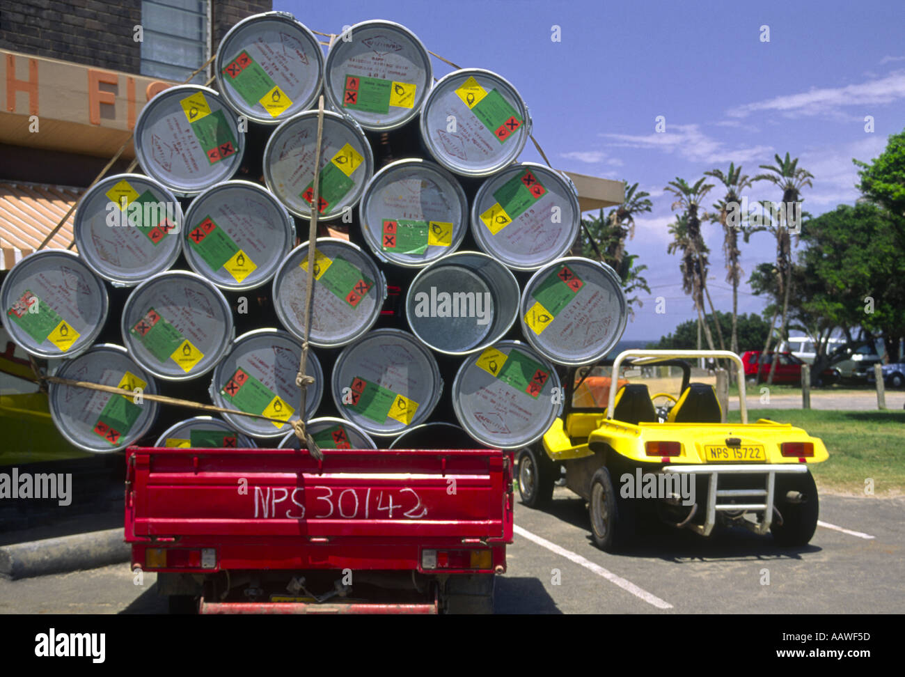 Dangerous load hi-res stock photography and images - Alamy