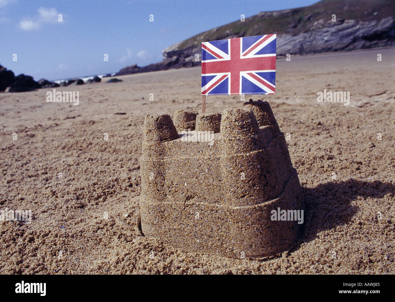 Sand castle flag hi-res stock photography and images - Alamy