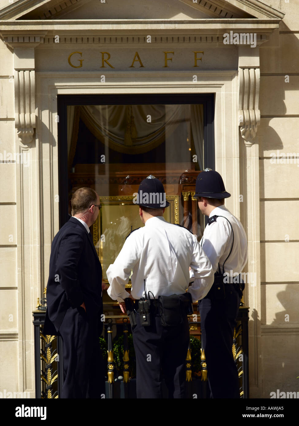 Bond street window displays hi-res stock photography and images - Alamy