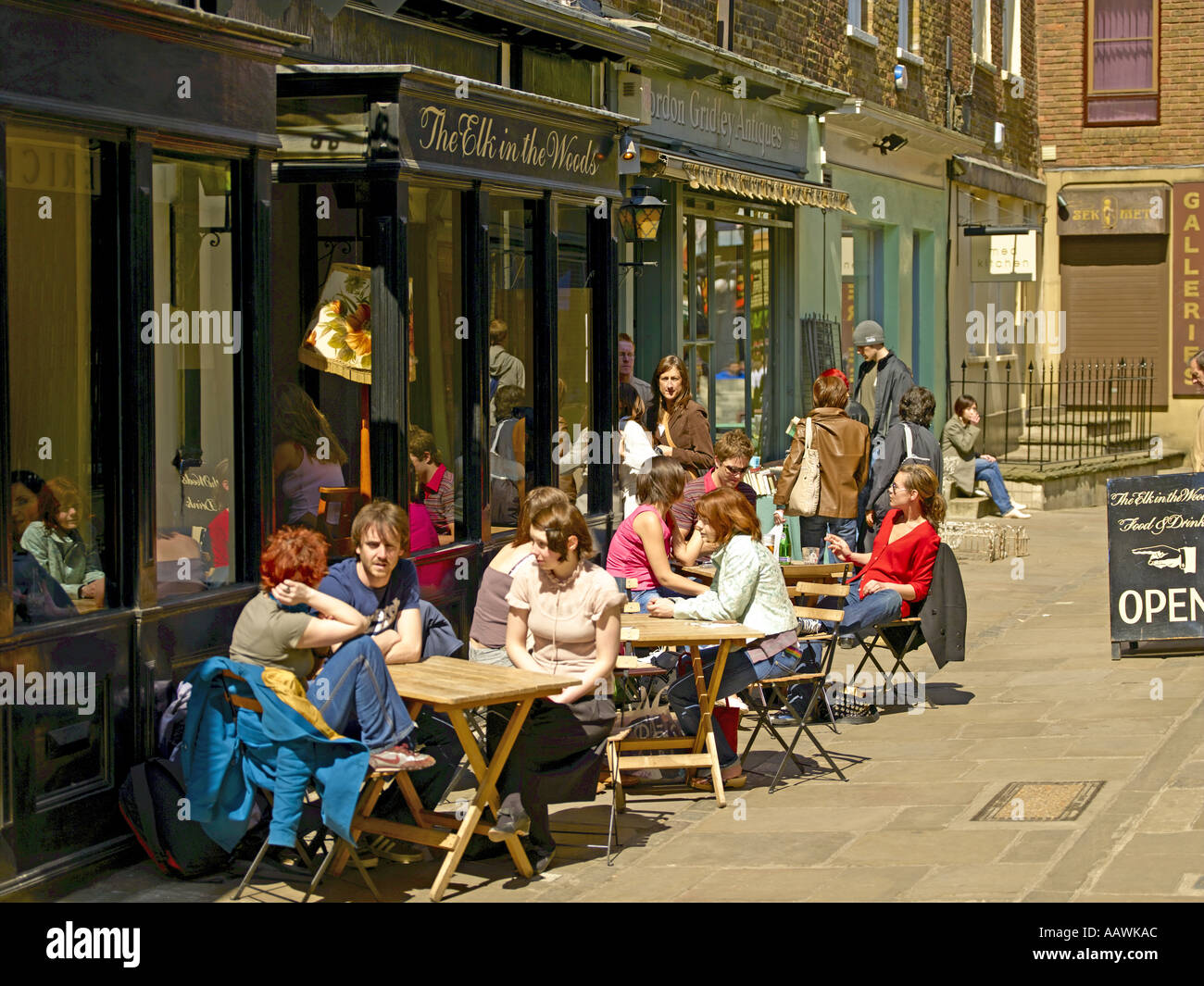 Islington pub hi-res stock photography and images - Alamy